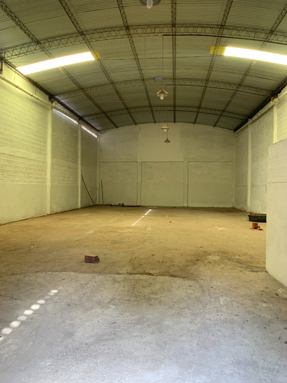 Alquilo Amplio Deposito En Mariano Roque Alonso Zona De La Rotonda A1542. Ref. #8B3DF ...