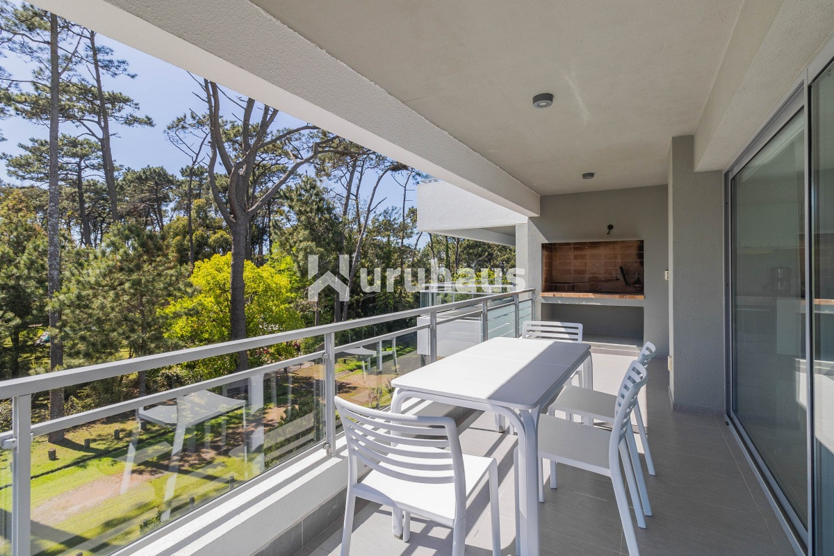 VENTA APARTAMENTO DOS DORMITORIOS PUNTA DEL ESTE EDIFICIO RINCON DEL BOSQUE. Ref #Z18EDC