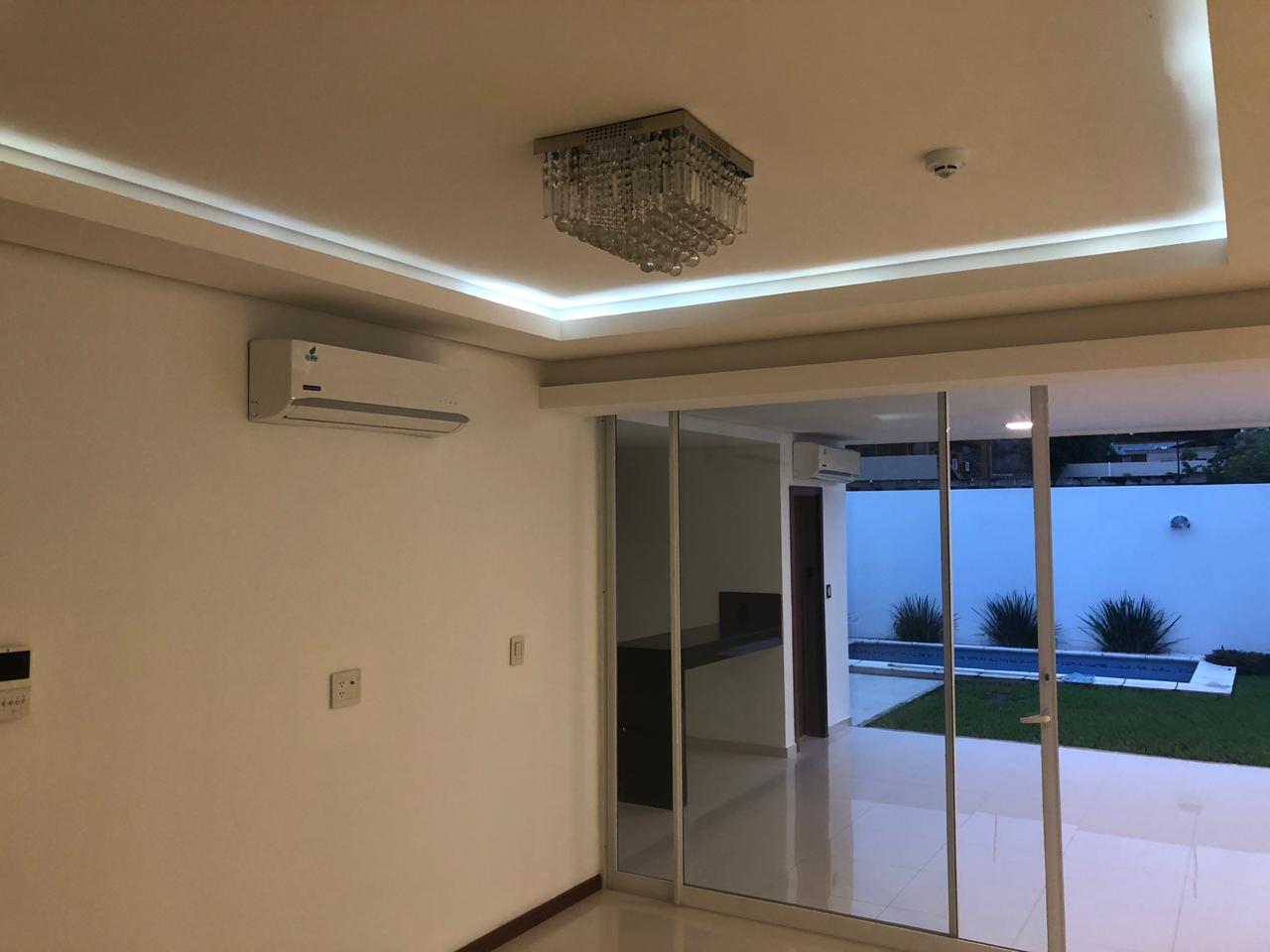 Alquilo Hermosa Casa Moderna De 3 Dormitorios En Suite En Mburucuya. Ref. #B1E4A - InfoCasas.com.py