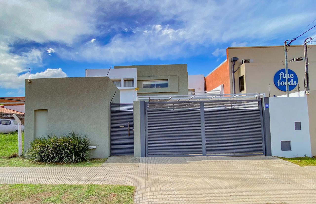 Vendo Hermosa Casa En Mariano Roque Alonso. Ref. #PE60D0 - InfoCasas.com.py