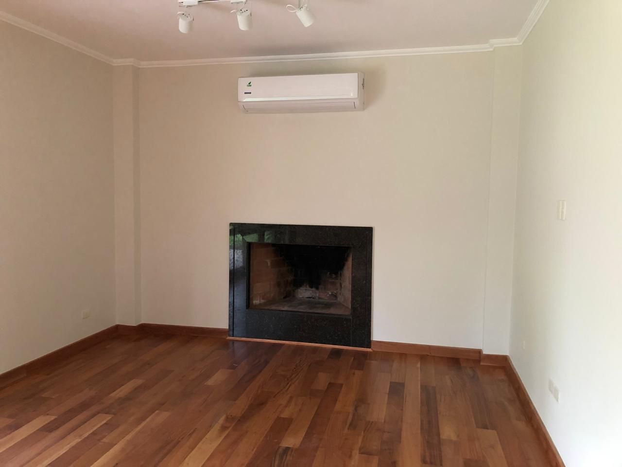 Alquilo Casa En Barrio Cerrado. Mburucuya. Cod Lg. Ref. #XD57EE - InfoCasas.com.py