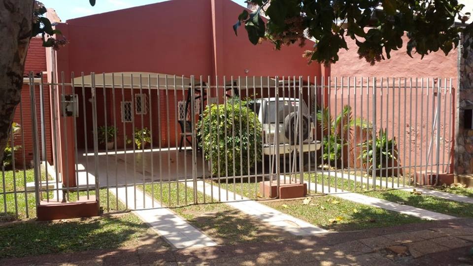 Vendo Casa De 3 Dormitorios En Barrio Villa Aurelia. Ref. #37CF4 - InfoCasas.com.py
